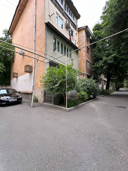 Продаётся 3-х комнатная квартира в центре города.