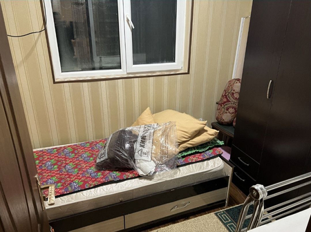 Продаётся 2 комнатная квартира в кирпичном доме на массиве Карасу 1.