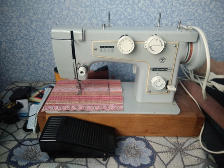 продам швейную машину Подольск -142