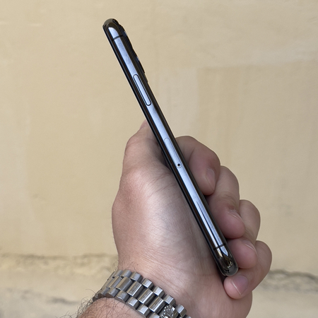 Iphone 11 pro 64 gb holati zor tel qilila realna maza qp tutasla