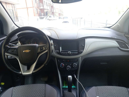 Tracker 1, Sotiladi