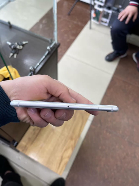 iphone 8 256 yomkst 100 xolati ideal kor dok yoq pass kopia beriladi