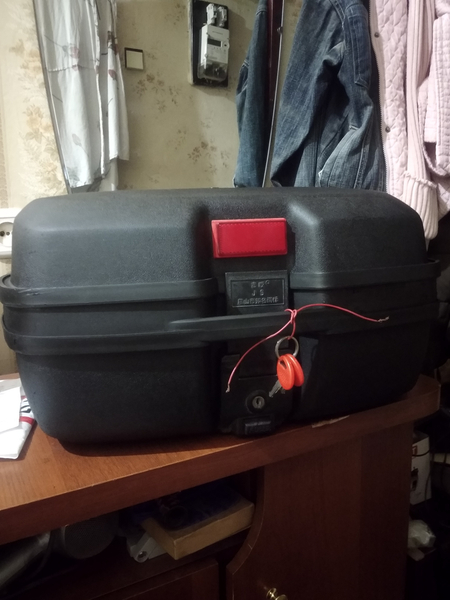 Продаю большую кофру в харошом састояние.