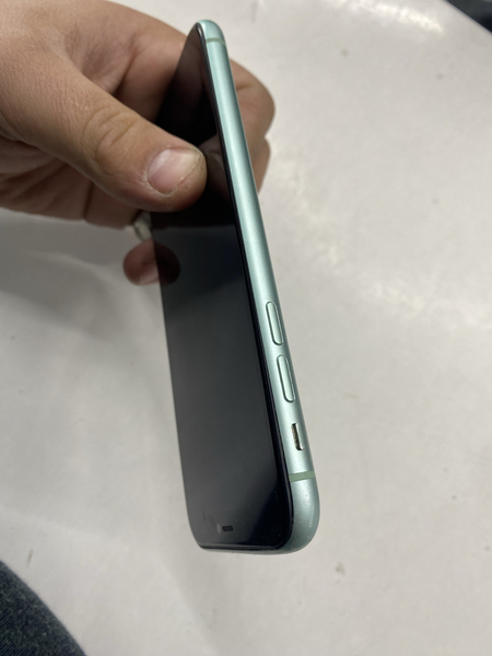 IPHONE 11  idiyalni ochilmagan