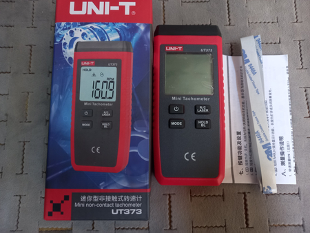Бесконтактный тахометр UNI-T UT373
Цифровой тахометр является качестве