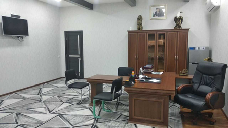 Офис биноси барча қулайликлари билан