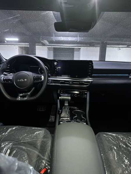 KIA  k5 pristige     3 pazitsiya tyomniy siniy