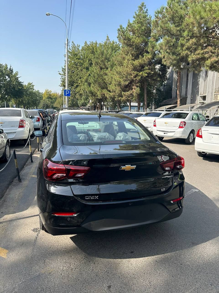 Chevrolet Onix 1LT MT eng chiroyli tanlov