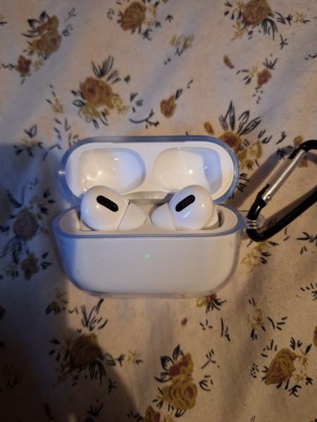 Наушники AirPods