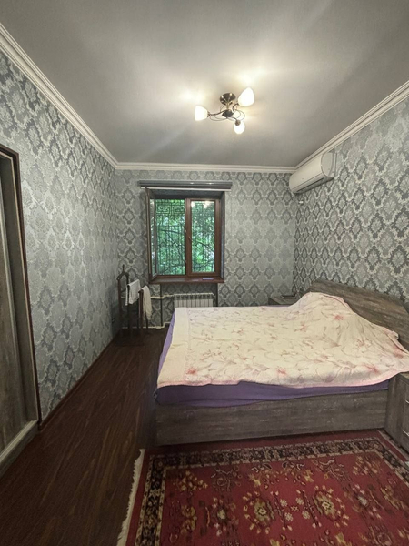 Продам комлект ( кровать с ортопедическим матрасом + макияжный стол)