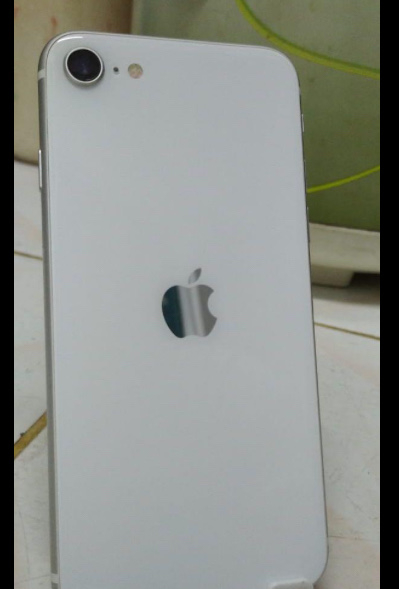 Iphone Se sotiladi