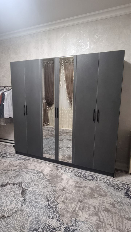 Спальный гарнитур толпами