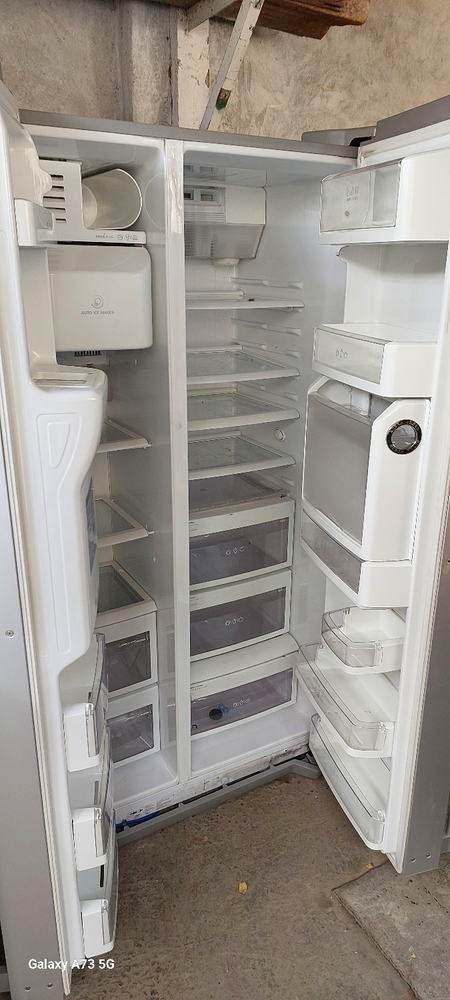 Продаётся LG холодильник