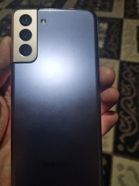 Samsung S21 plus 5G sotiladi holati zor ishlashida aybi yoq