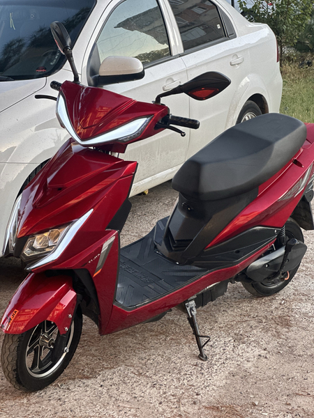 Skuter srochna sotiladi 500 $. prabeki 698 km zaratkali