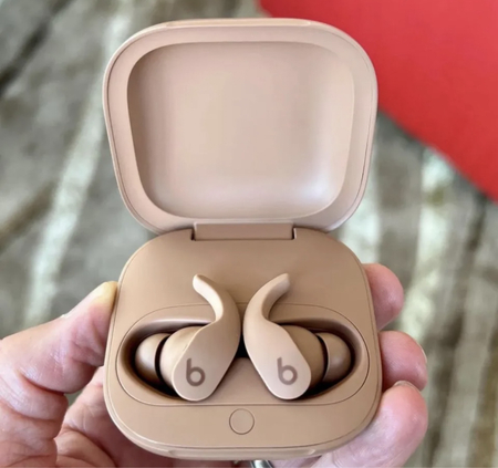 Beats Fit Pro Kim Kardashian