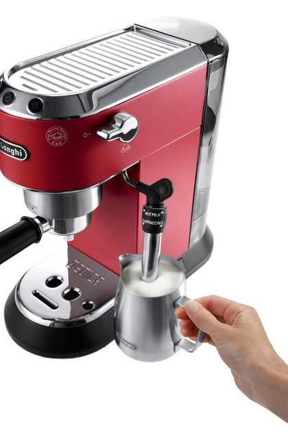 Рожковая кофеварка DeLonghi EC685.R с первых рук без переплат новая.