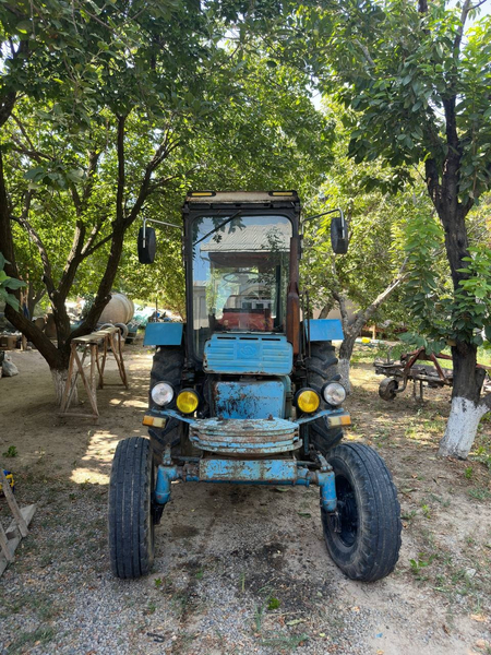Traktor sotiladi 28 akvarium kabina
