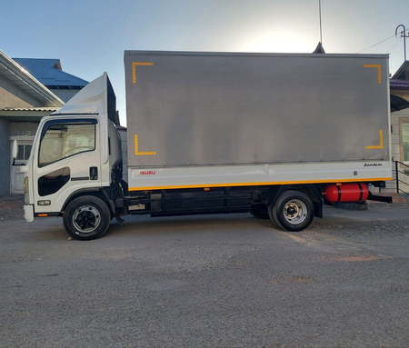 Isuzu snj 2015 yil