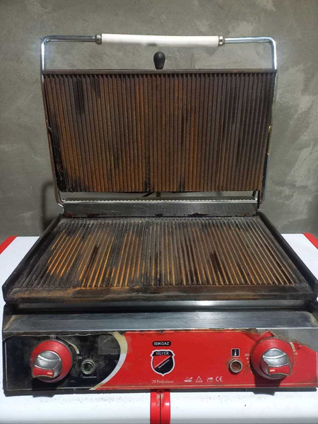 Fast food uchun kerakli aparatlar sotiladi