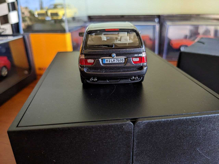 Масштабная модель BMW X5 1:43