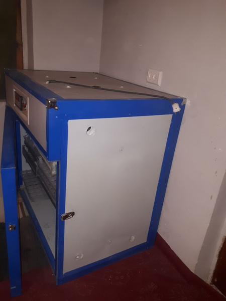 Inkubator sotiladi