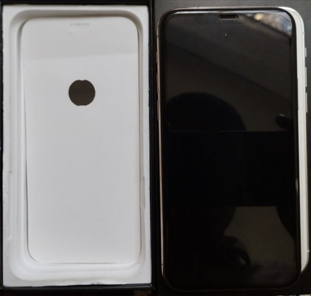 iPhone 11 Pro   .