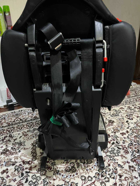 Detskoe avtokreslo Babyton, Bony Fix, imeet kreplenie isofix