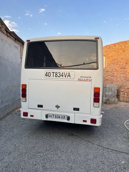 Isuzu aftobus sotiladi