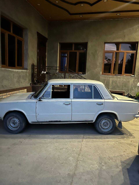 Vaz 21011 sotiladi