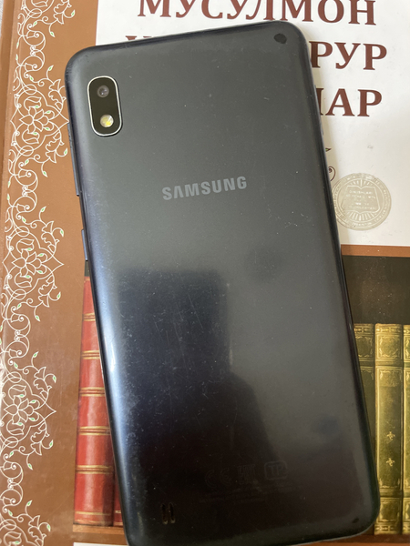 Samsung A10 sotiladi 700 ming