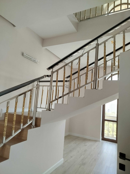 Дархан.Басри Баба.Продам отличную 2 уровневую квартиру на 9-10 этажах.