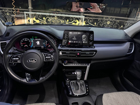 Kia seltos 2021 prestige 3 poziciya