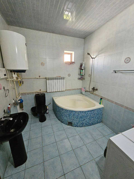 4 xonali qilingan 160m² 2-qavat sotiladi.
