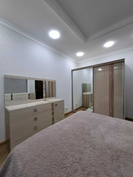 Паркентский ул.Ген Петрова 77-серия 4(5)-комнатная 3/4 80 м² ремонт