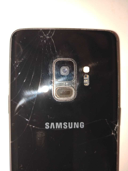 Samsung Galaxy S9 (есть трещины)
