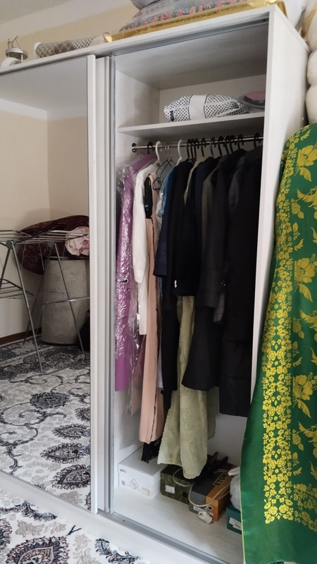 Deyarli yangi oynali shkaf sotiladi