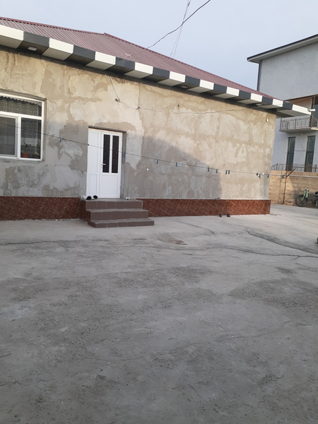 Hovli sotiladi narxi kelishilgan holda