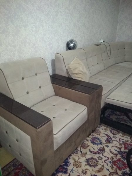 Продам угловой двухспальный диван+кресло