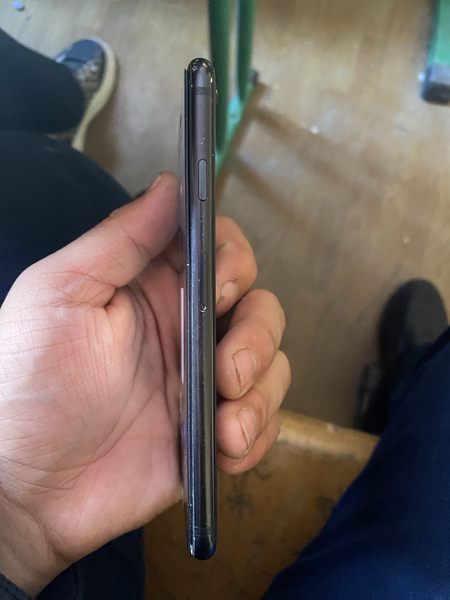 iphone se 80% yomkst radnoy aliwgan joyi yoq  karobkasi yoq