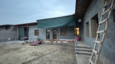 4 sotix Uchastka hovli
