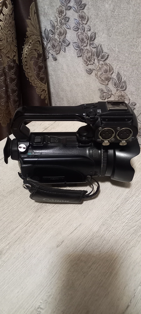 Видеокамера canon xa10 сотилади