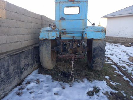 Traktor 28 tlachkasi bilan
