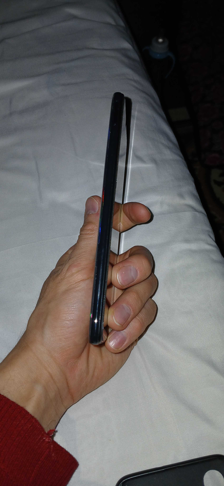 Samsung a70 xotirasi 128/6 xolati yaxwi...