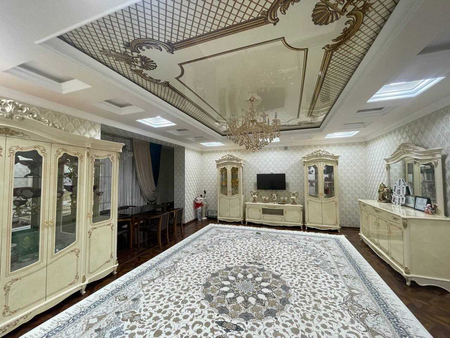 Срочно! Центрда, 4 кабатта, 5 ханалы, 250 кв, Ипатечный жай сатылады.
