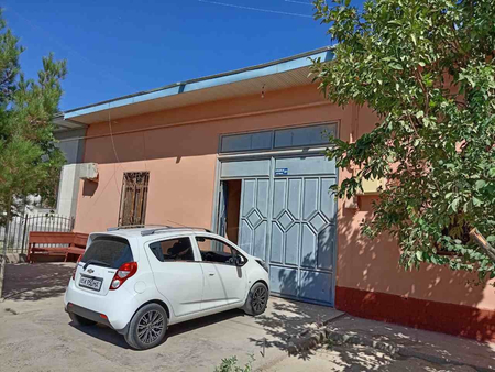 Hovli sotiladi. Manzil Guliston poliklinika orqasi.