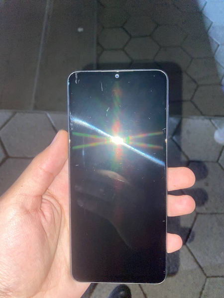Samsung m12 32gb yaxshi holatda