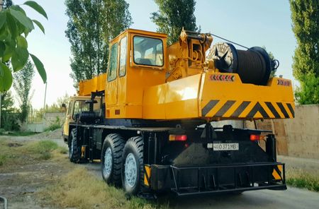 Avto Kran Dnepr 25 t sotiladi.