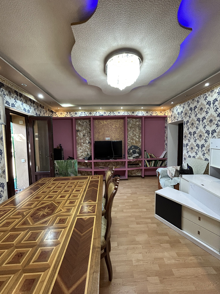 Стол в гостинную
