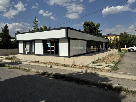 Ijara qulay joyda va arzon narxga beriladi.
